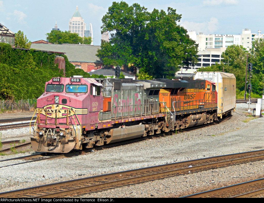 NS 237 with Santa Fe Warbonnet 669 leading